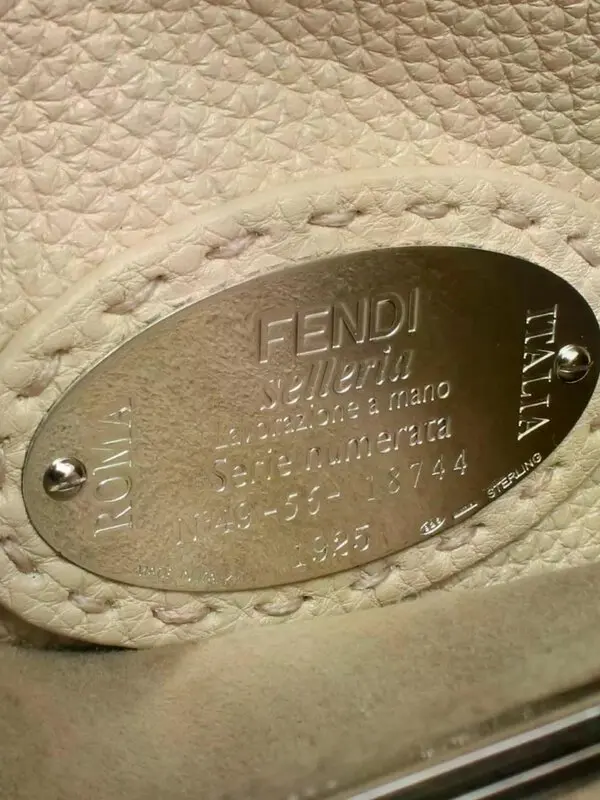 Fendi 2000-2010 Medium Leather Selleria Peekaboo Iconic Satchel