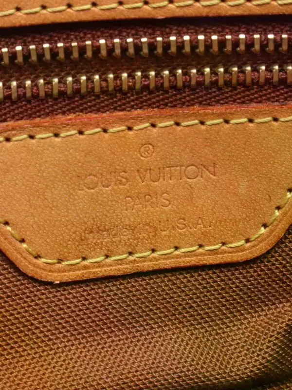 LOUIS VUITTON Monogram Trotteur Shoulder Bag