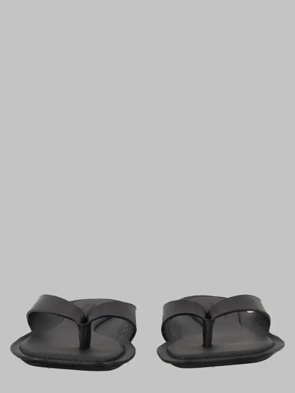 MAISON MARGIELA Toe-loop Flat Sandals - Black