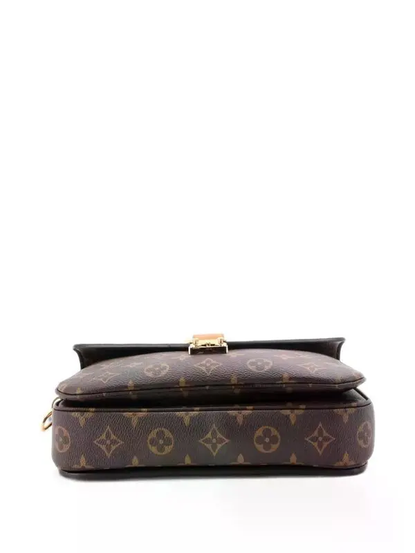 LOUIS VUITTON Pochette Metis Monogram Canvas Crossbody Bag