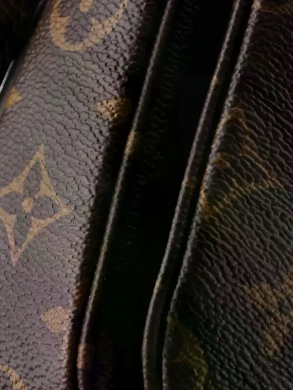 LOUIS VUITTON Pochette Metis Monogram Canvas Crossbody Bag