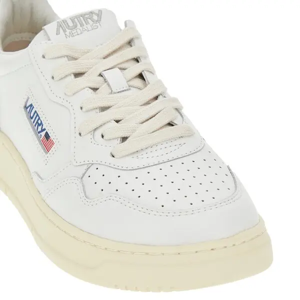 AUTRY Medalist Low Leather Sneakers - White