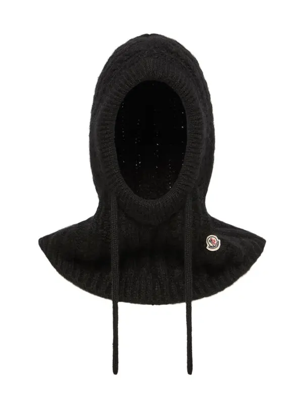 Moncler Cable And Rib Knit Beanie With Logo Patch - Nero