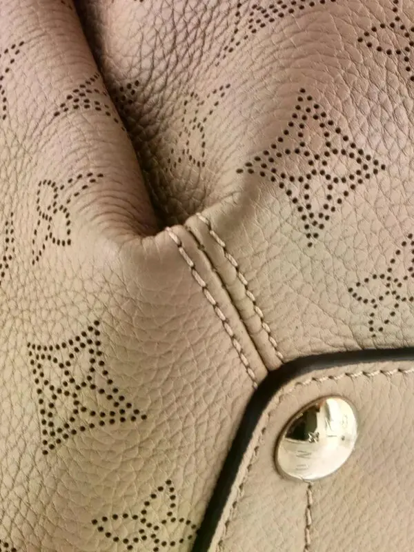 LOUIS VUITTON Babylone Handbag Mahina Leather Bb Hobo Bag