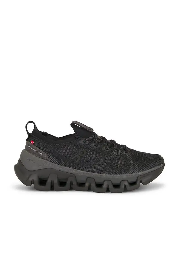 On X Tempo In Black