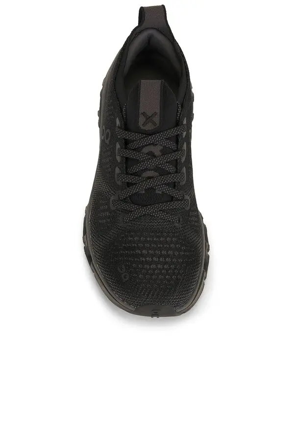 On X Tempo In Black