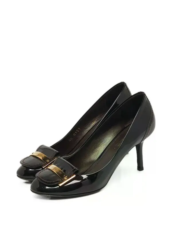 LOUIS VUITTON Round-toe Logo-plaque Pumps