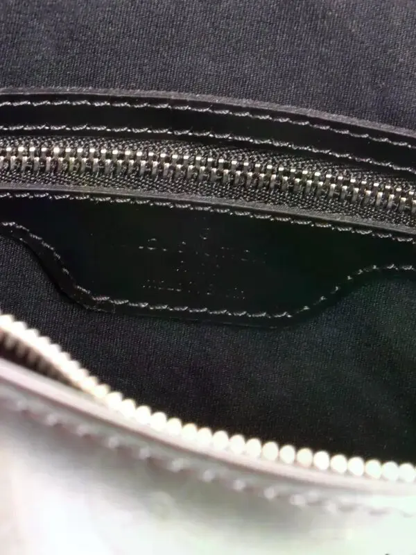 LOUIS VUITTON Monogram Vernis Tote Bag - Grey