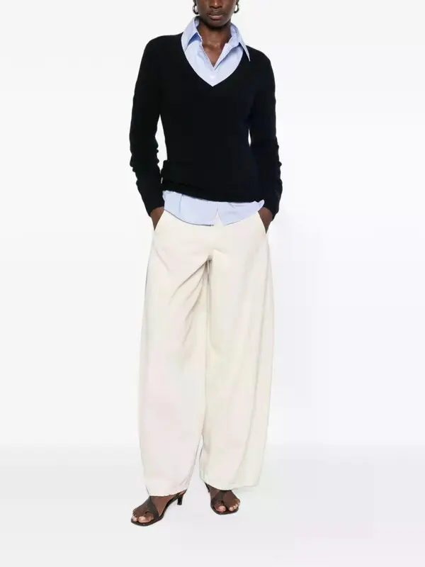 Closed V-neck Pullover Sweater - Black