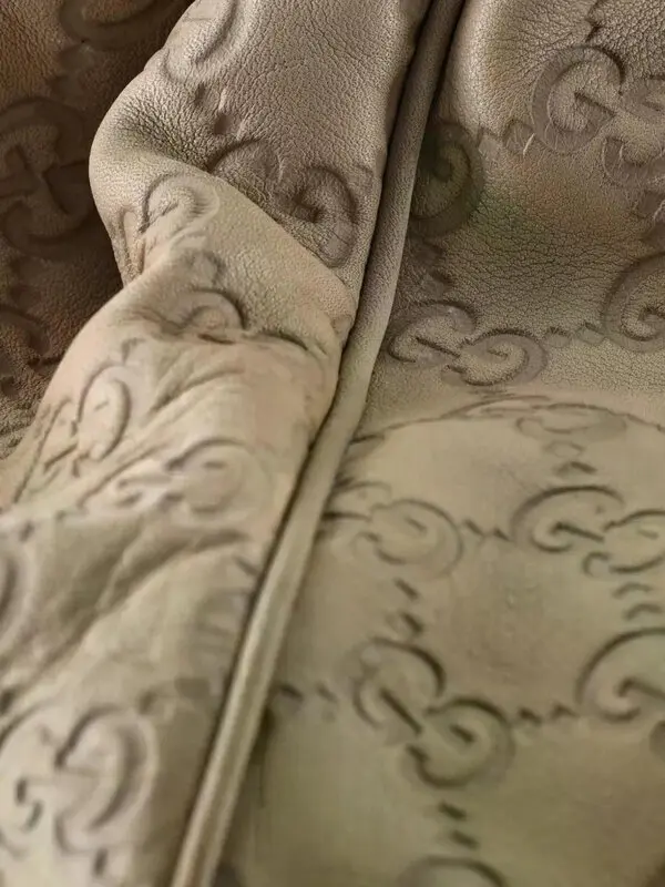 Gucci Sukey Ssima Leather Medium Tote Bag - Neutrals