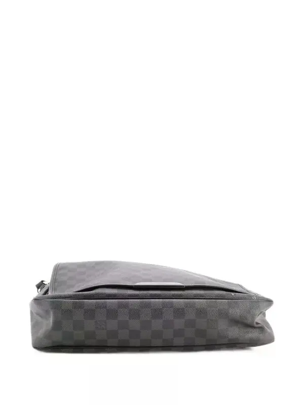LOUIS VUITTON Damier Graphite Gm Daniel Messenger Bag