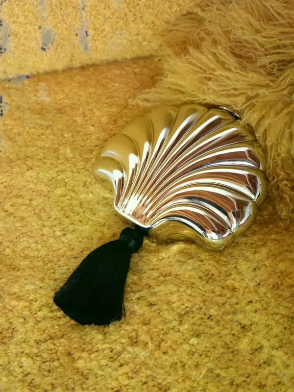 SIMONMILLER Concha Shell-shaped Clutch Bag