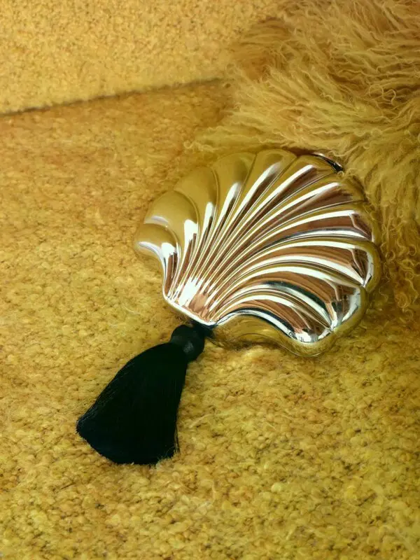 SIMONMILLER Concha Shell-shaped Clutch Bag