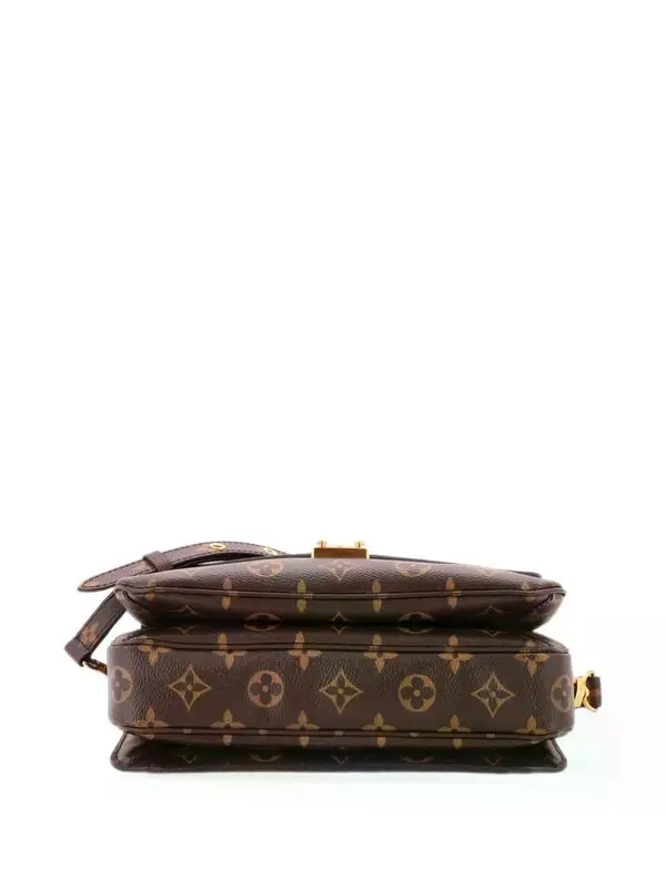 LOUIS VUITTON Pochette Metis Monogram Canvas Crossbody Bag