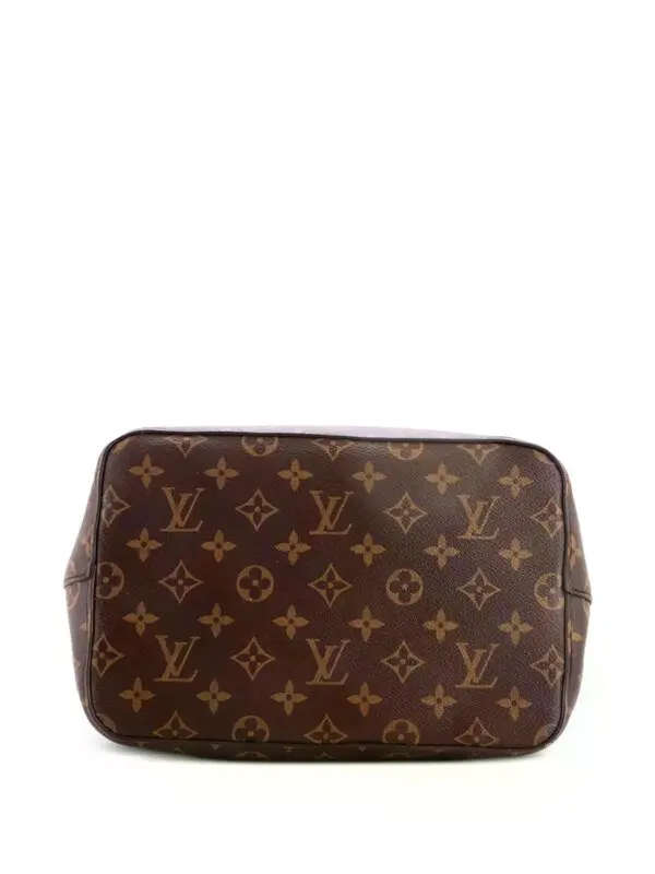 LOUIS VUITTON Monogram Canvas Mm Bucket Bag - Brown