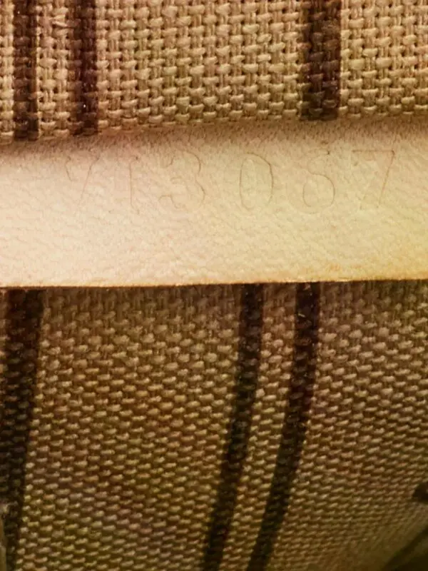 LOUIS VUITTON 2007 Mm Neverfull Tote Bag