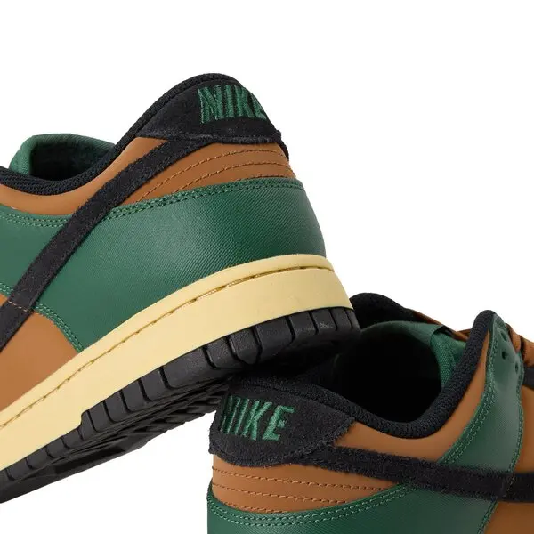 Nike Dunk Low Trainers