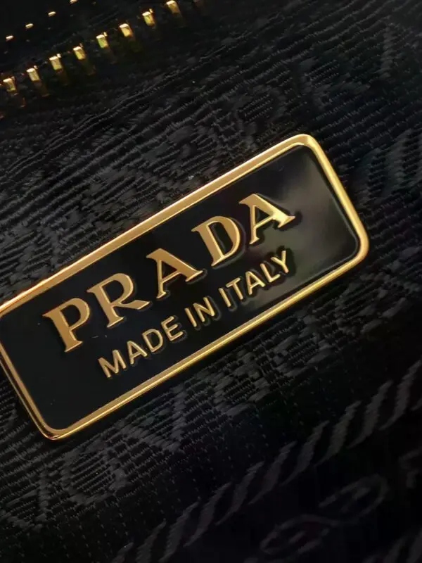 Prada 2019-2026 Re Nylon Re Edition 2005 Shoulder Bag - Black