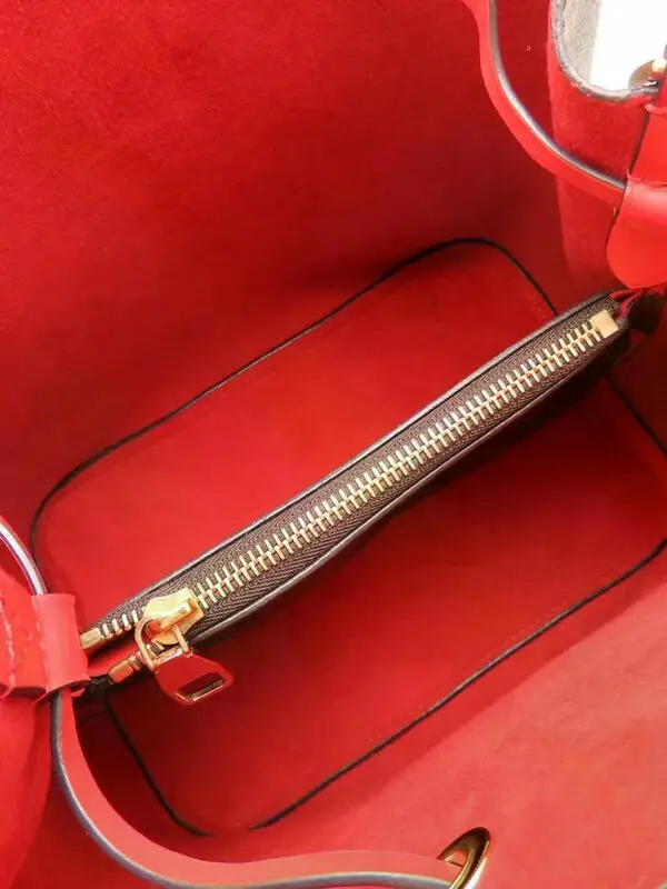 LOUIS VUITTON 2017 Monogram Neonoe Mm Bucket Bag