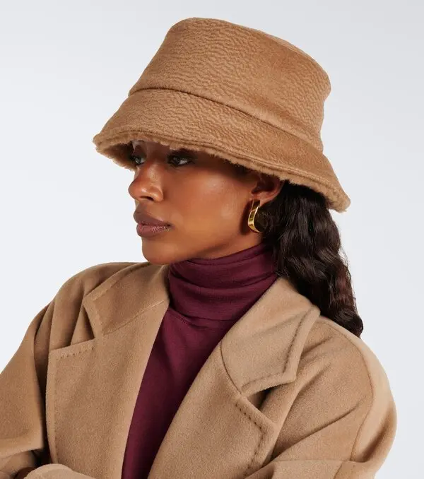 Max Mara Reversible Camel Hair And Silk Bucket Bag