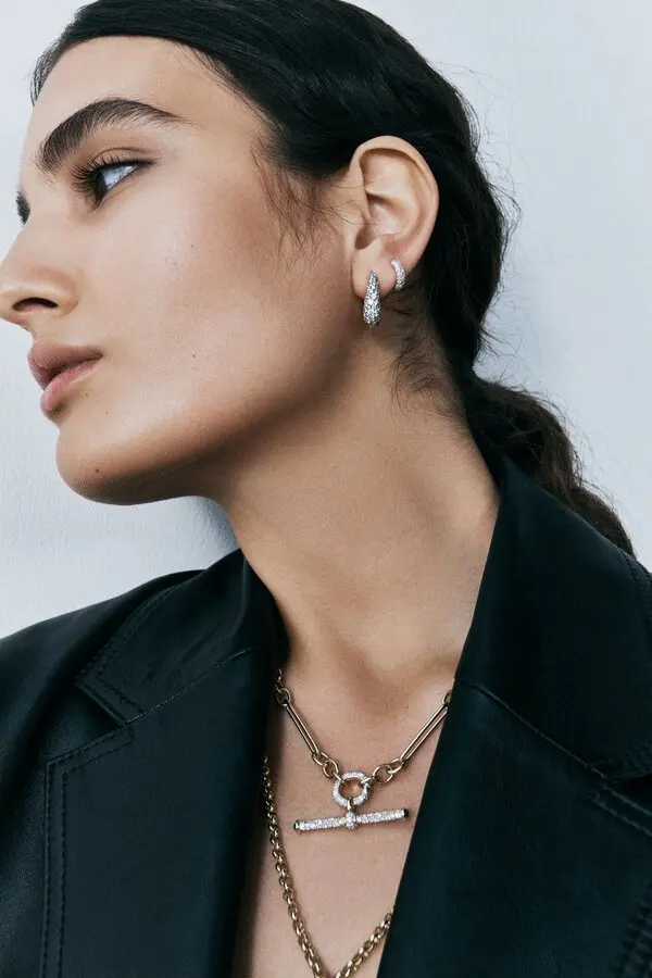 LUCY DELIUS Diamond T-bar Pendant
