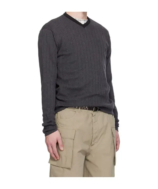 Gimaguas V-neck Sweater
