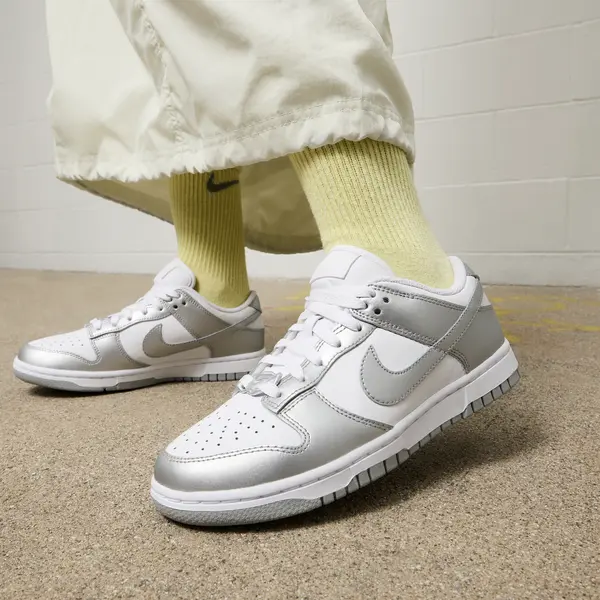 Nike Dunk Low Sneakers