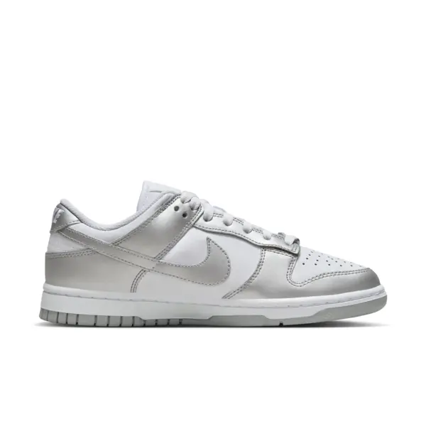 Nike Dunk Low Sneakers