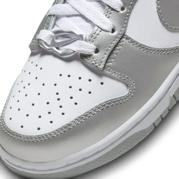 Nike Dunk Low Sneakers