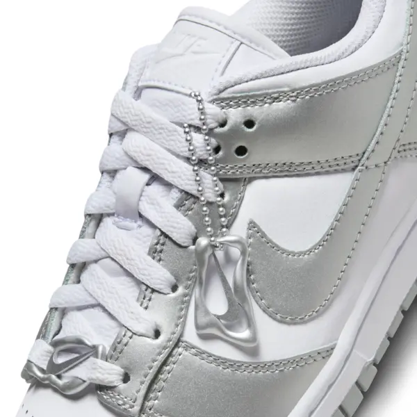 Nike Dunk Low Sneakers