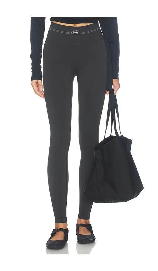 NIKESKIMS Legging In Black - Obsidian