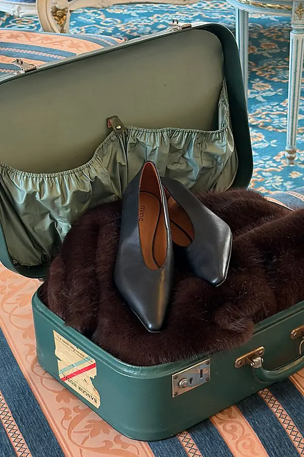 Maeve Choked Up Kitten Heels - Black