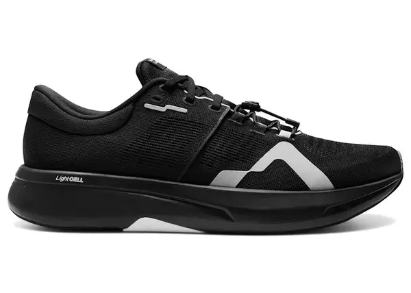 MOUNT TO COAST R1 Sneakers - Black