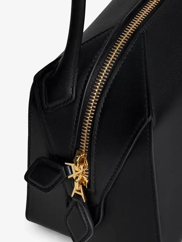 Alaïa Le Teckel Leather Shoulder Bag