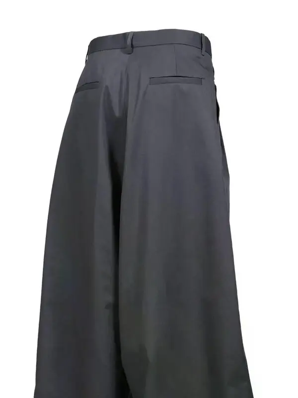 LỰU ĐẠN Lowline Pleated Trousers