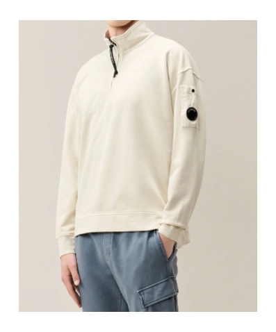 C.P. COMPANY Brushed And Emerized Diagonal Fleece Mixed Boxy Lens Half Zip Sweatshirt - Silver Birch