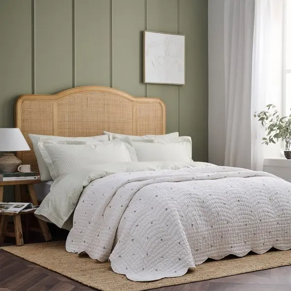 CHRISTY Vintage Posy Quilted Coverlet