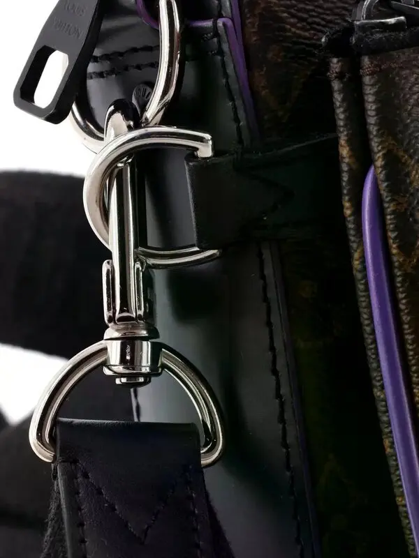 LOUIS VUITTON Messenger Bag