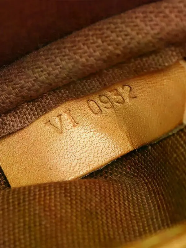 LOUIS VUITTON Monogram Saumur 30 Cross Body Bag