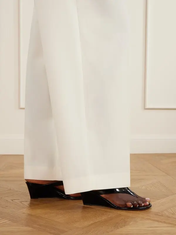 NEOUS Glossy Platform Sandals