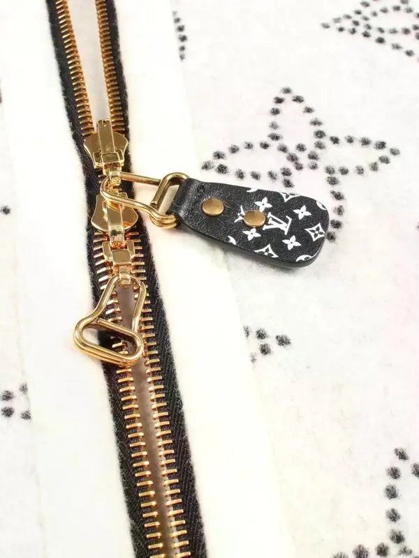 LOUIS VUITTON Monogram Mahina Cape