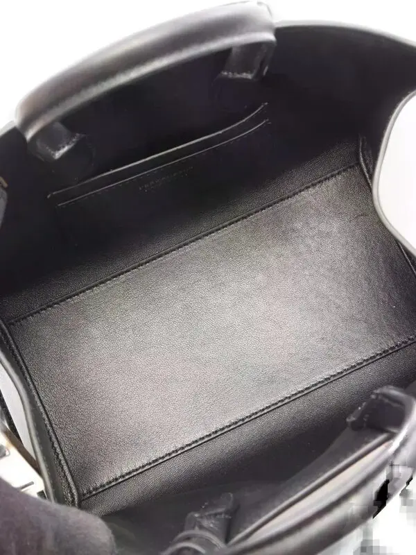 FERRAGAMO Hug Leather Shoulder Bag - Black