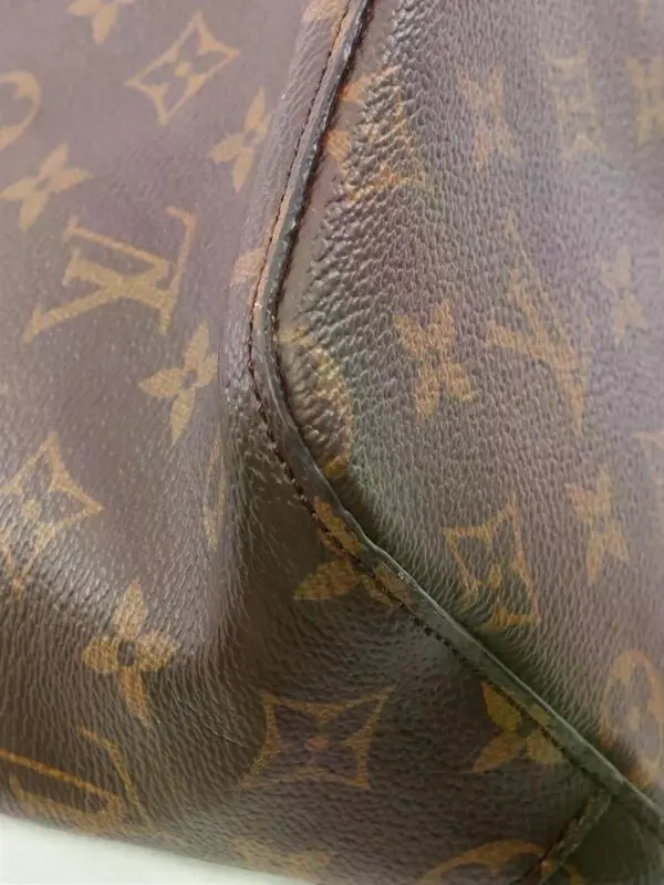 LOUIS VUITTON Monogram Neo Noé Shoulder Bag