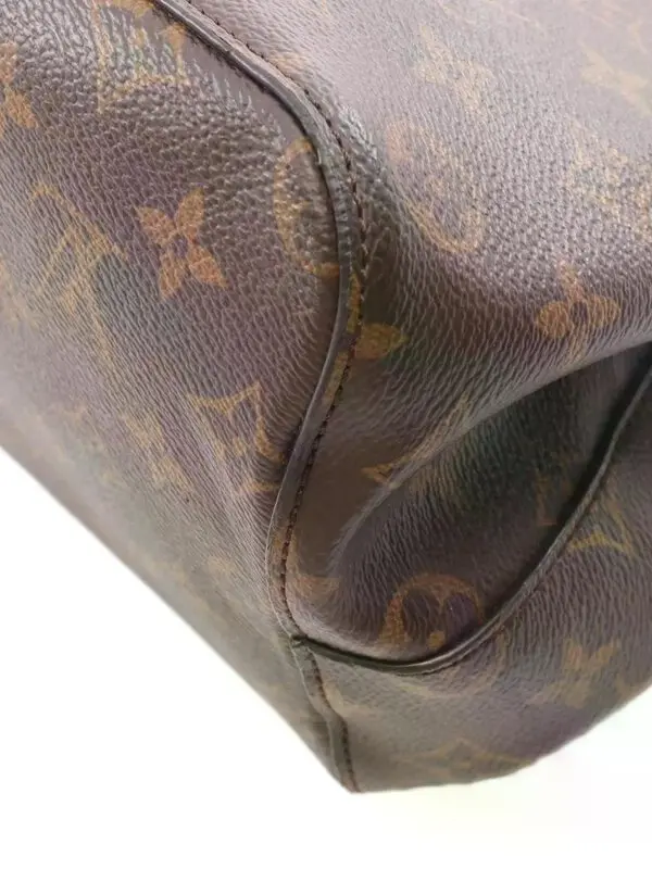 LOUIS VUITTON Monogram Neo Noé Shoulder Bag