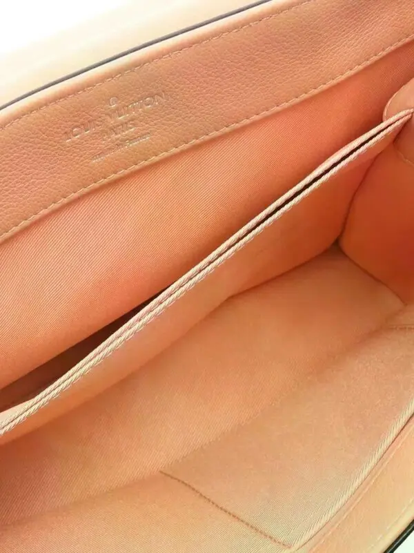 LOUIS VUITTON 2016 Lockme 2 Shoulder Bag - Pink