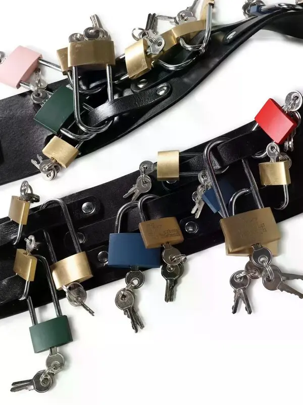 MARKING DISTANCE Pont Des Arts Padlock Leather Belt