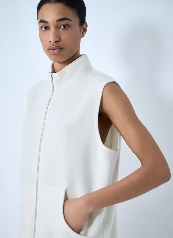 RIER Sleeveless Zip Vest