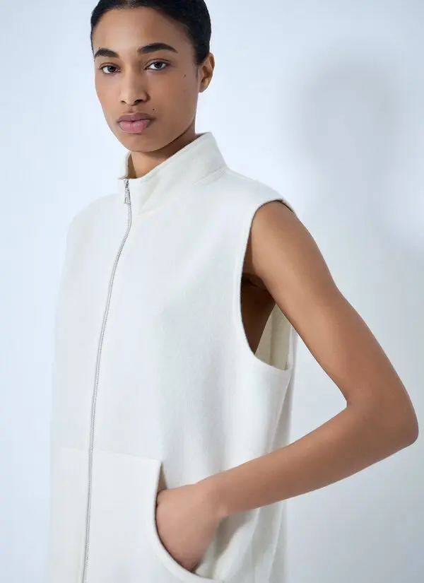 RIER Sleeveless Zip Vest