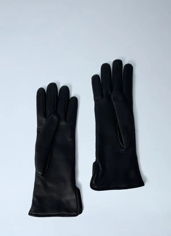 Gucci Logo Embossed Gloves