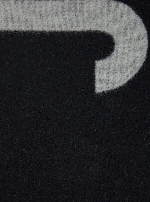Jacquemus Scarf 'l'echarpe With Maxi Logo Lettering And Fringed Edge In Wool - Black